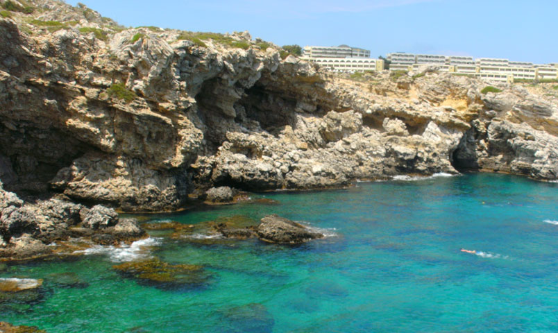 Qualified dives in Kalithea Bay